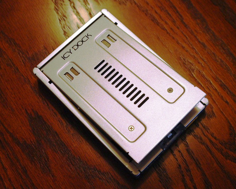 Icy Dock SSD 4 in 1 SSD RAID Cages and SSD Conversion Kits - A Quick ...