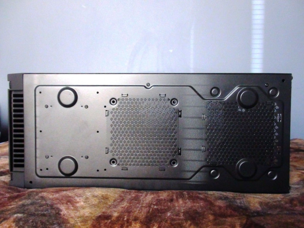 BitFenix Shinobi Case Review - The Exterior (Continued) | The SSD Review