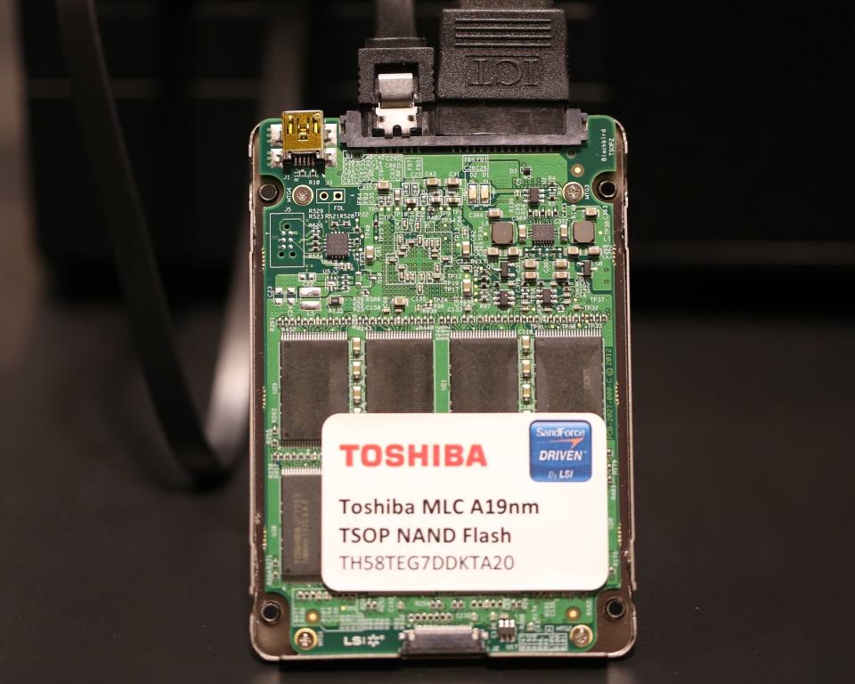 LSI First To Display Working SSD With Toshiba A19 NAND Flash Memory ...