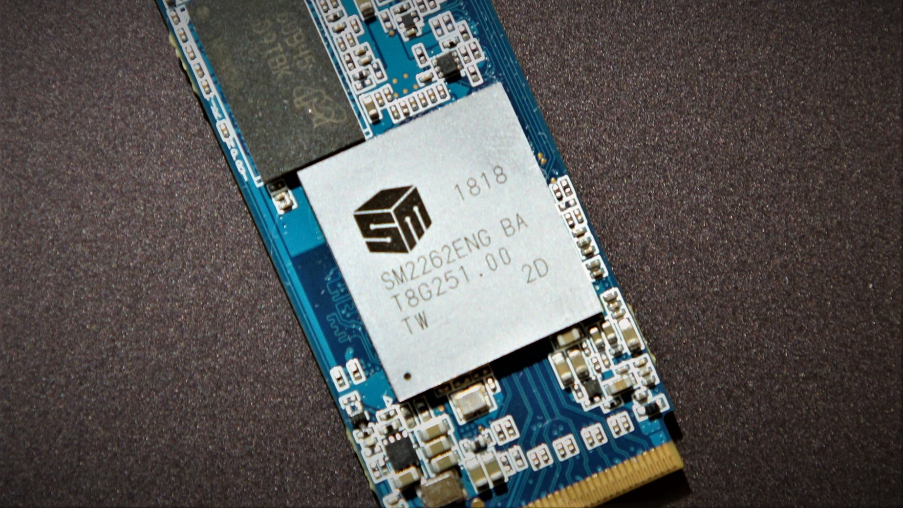 SMI Demonstrates SM2262EN NVMe SSD Controller at 3.5GB/s - Computex ...
