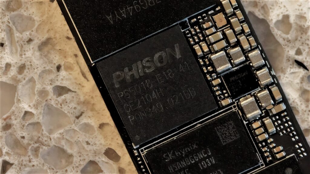 Phison E18 B47R Fortis NVMe Gen 4 SSD Evaluation Sample Preview - The ...