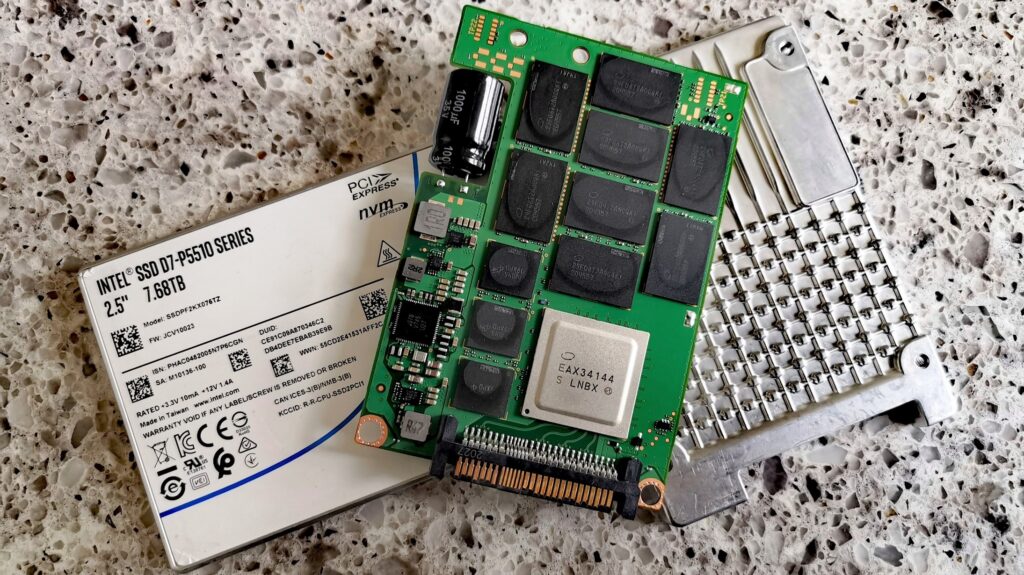 Intel D7-P5510 8TB PCIe 4 NVMe Data Center SSD First Look - Intel ...